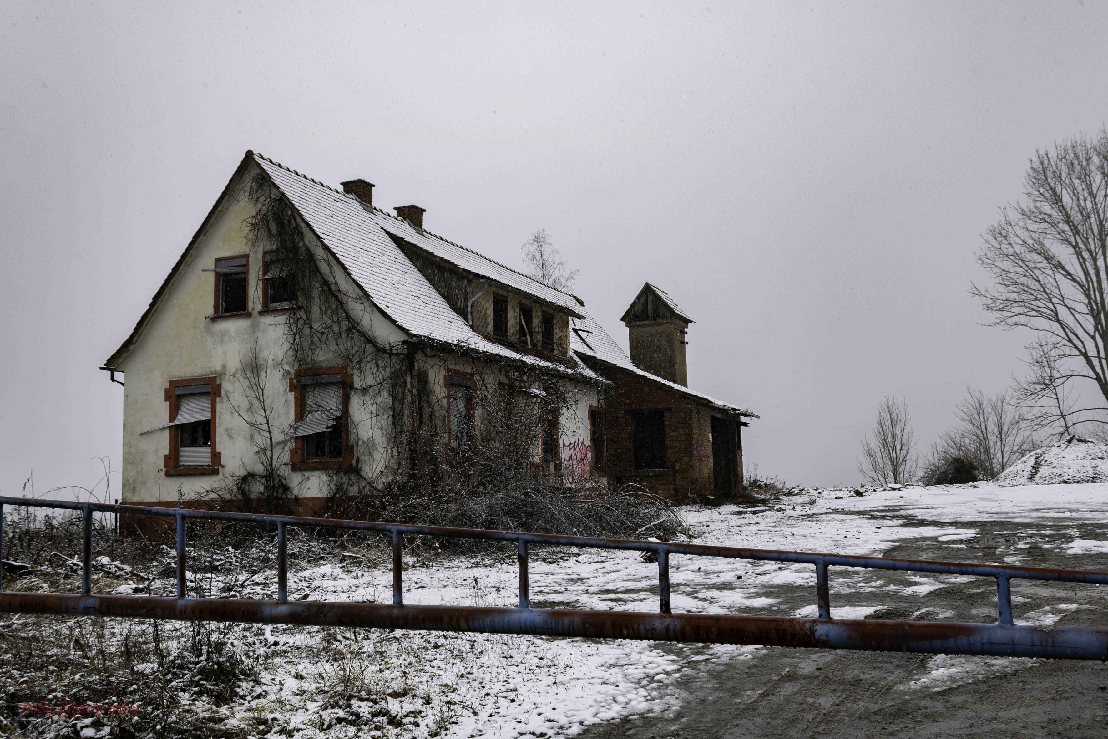 Das verlassene Haus beim Steinbruch